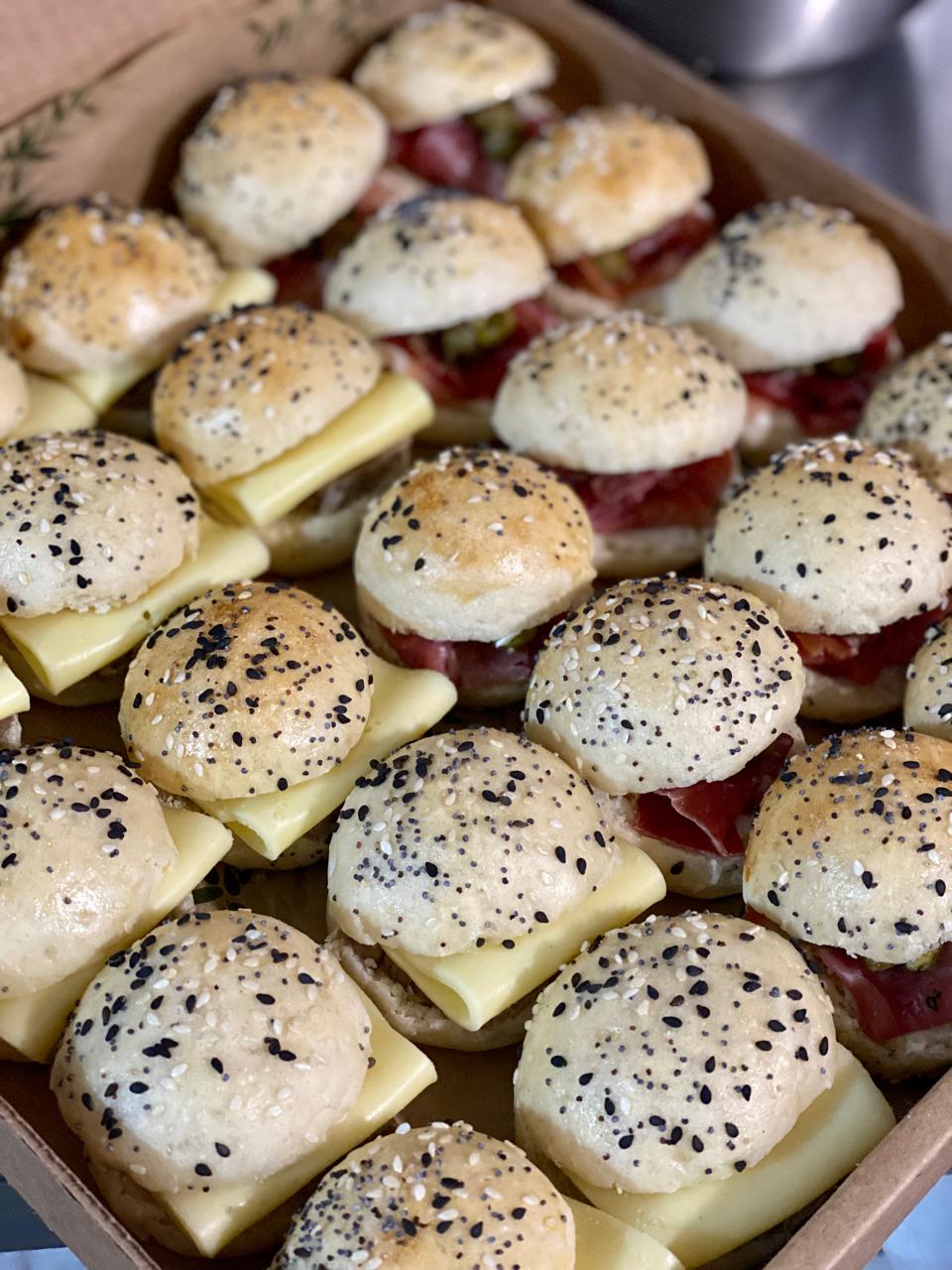 CAJITA PARA COMPARTIR DE 15 PERSONAS – Deli Brunch