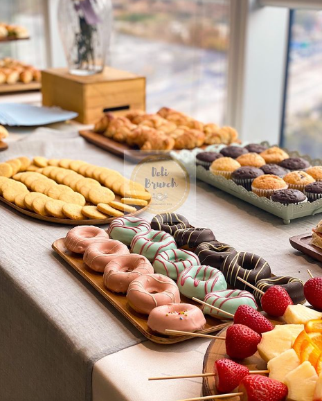 BANQUETERIA CON MONTAJE 25 PERSONAS – Deli Brunch
